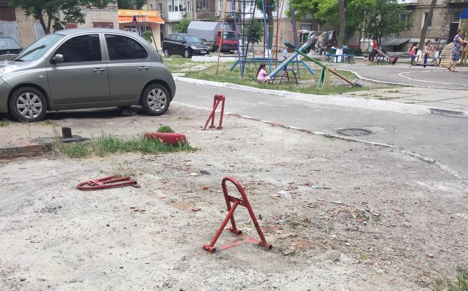 Все парковочные барьеры в бердянских дворах незаконны - Новости Бердянска